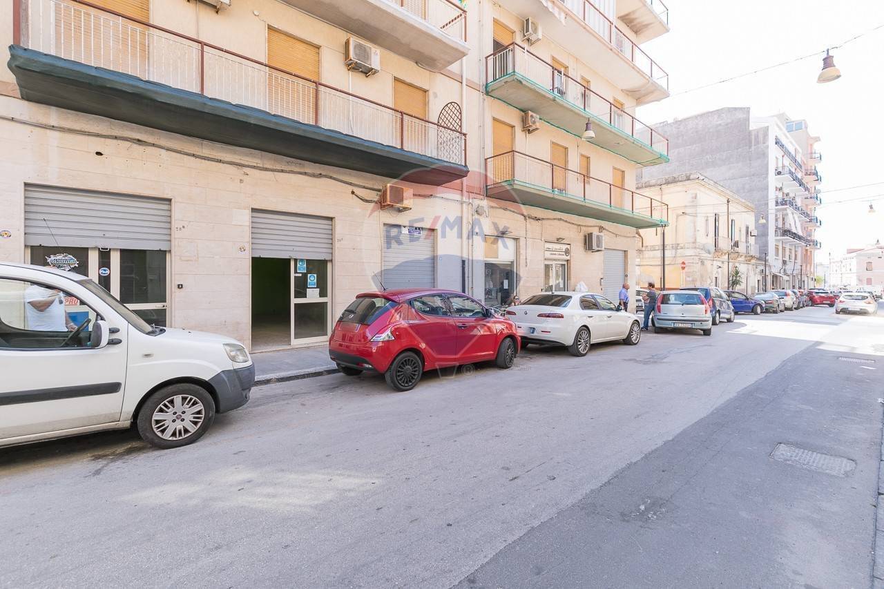 Locale commerciale in Vendita