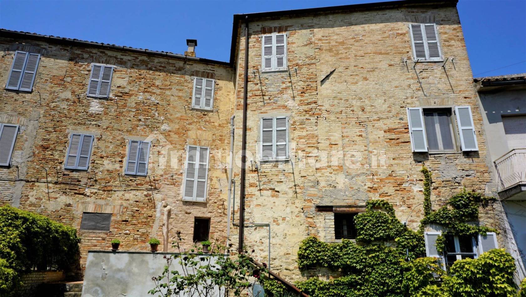 Appartamento via Laurenzi 14, Centro, Monterubbiano