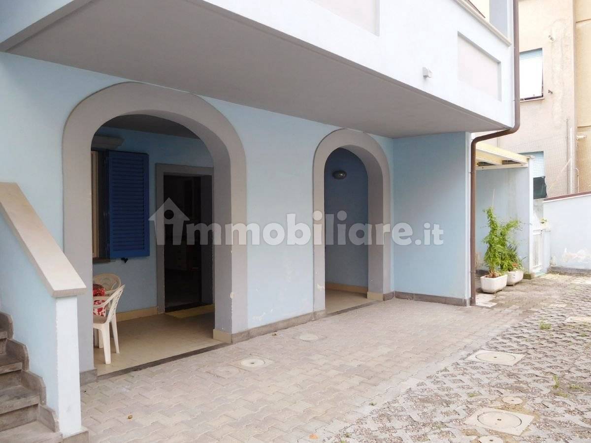 Bilocale buono stato, piano terra, Cecina Centro, Cecina