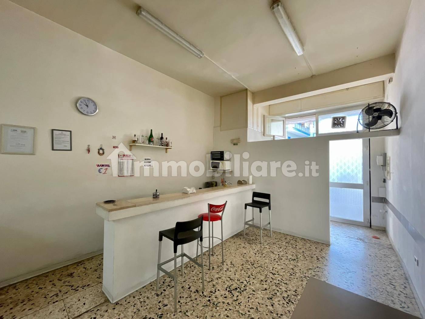 Locale commerciale in Vendita