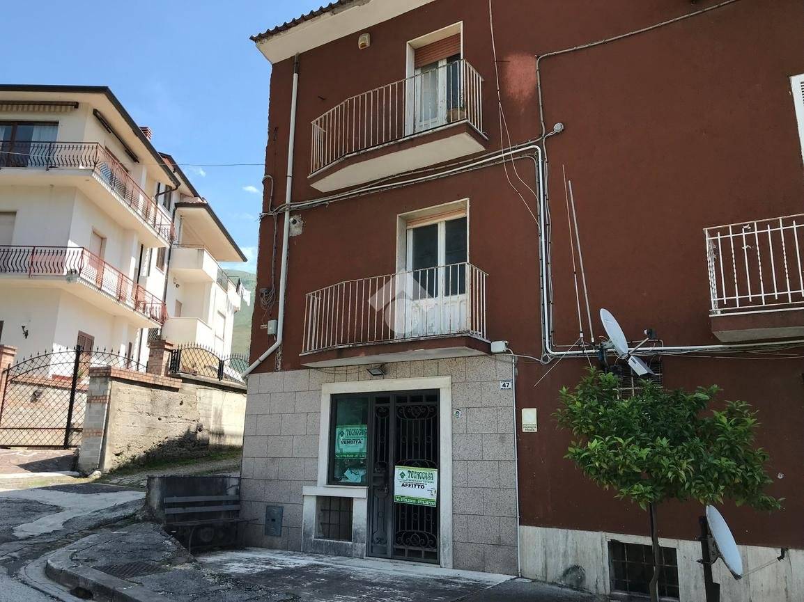 Locale commerciale in Vendita