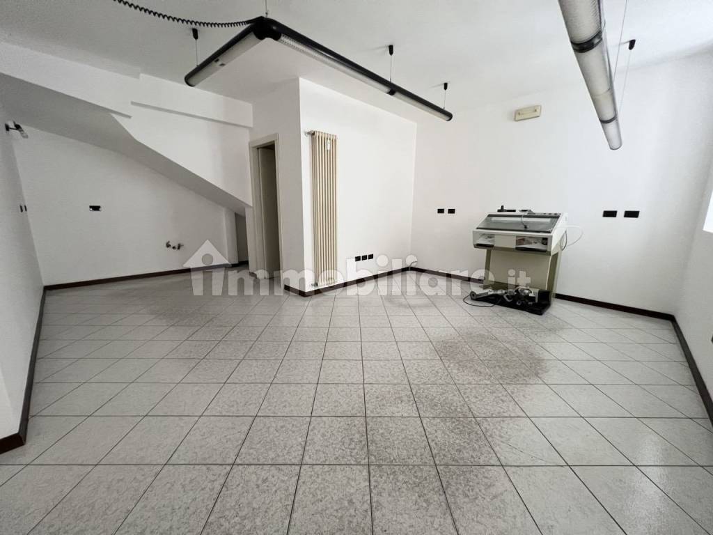 Vendita Appartamento Domaso. Trilocale in regina 70. Buono stato, piano ...