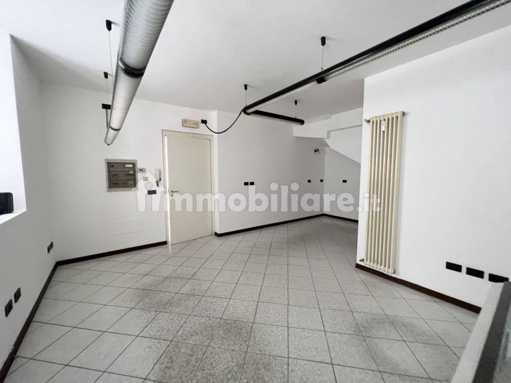 Vendita Appartamento Domaso. Trilocale in regina 70. Buono stato, piano ...