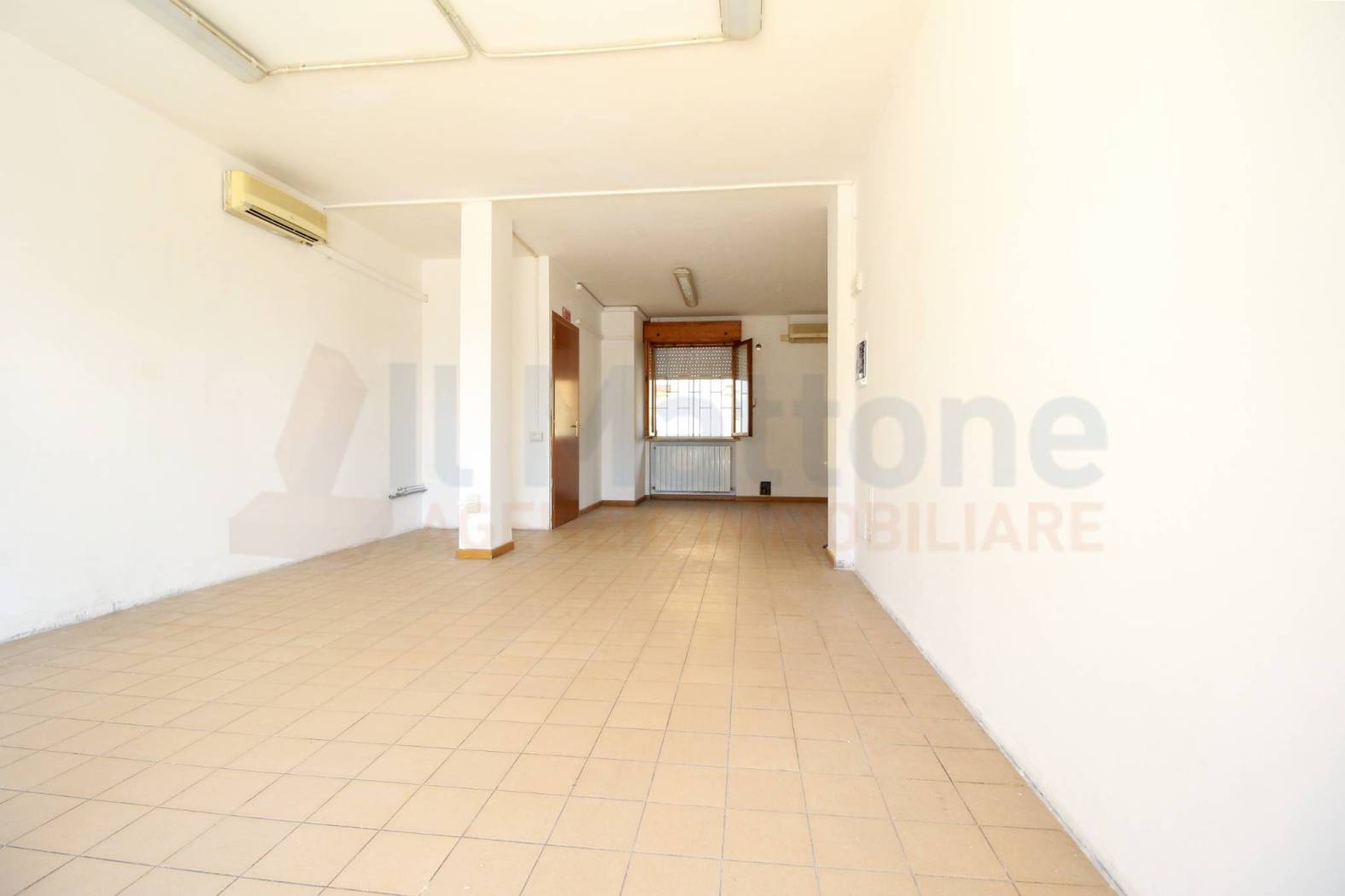 Locale commerciale in Vendita