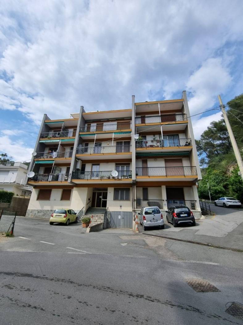 Trilocale via Laiolo 39, Spotorno