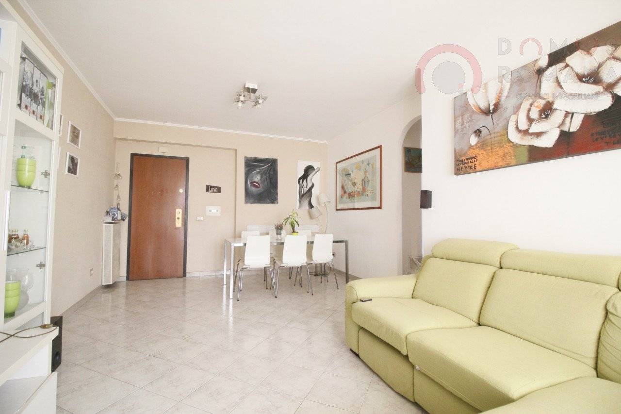 Trilocale via Canton, Torrino, Roma