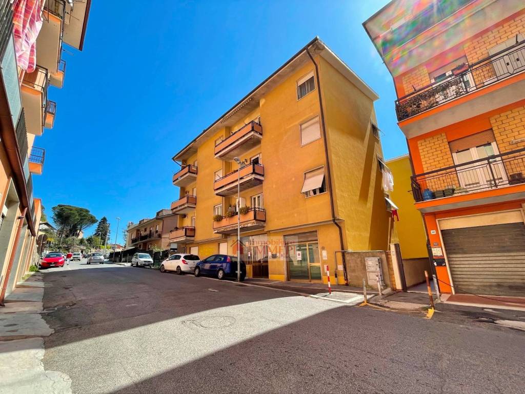 Vendita Appartamento Allumiere. Quadrilocale in via Teodolfo Mertel 64 ...