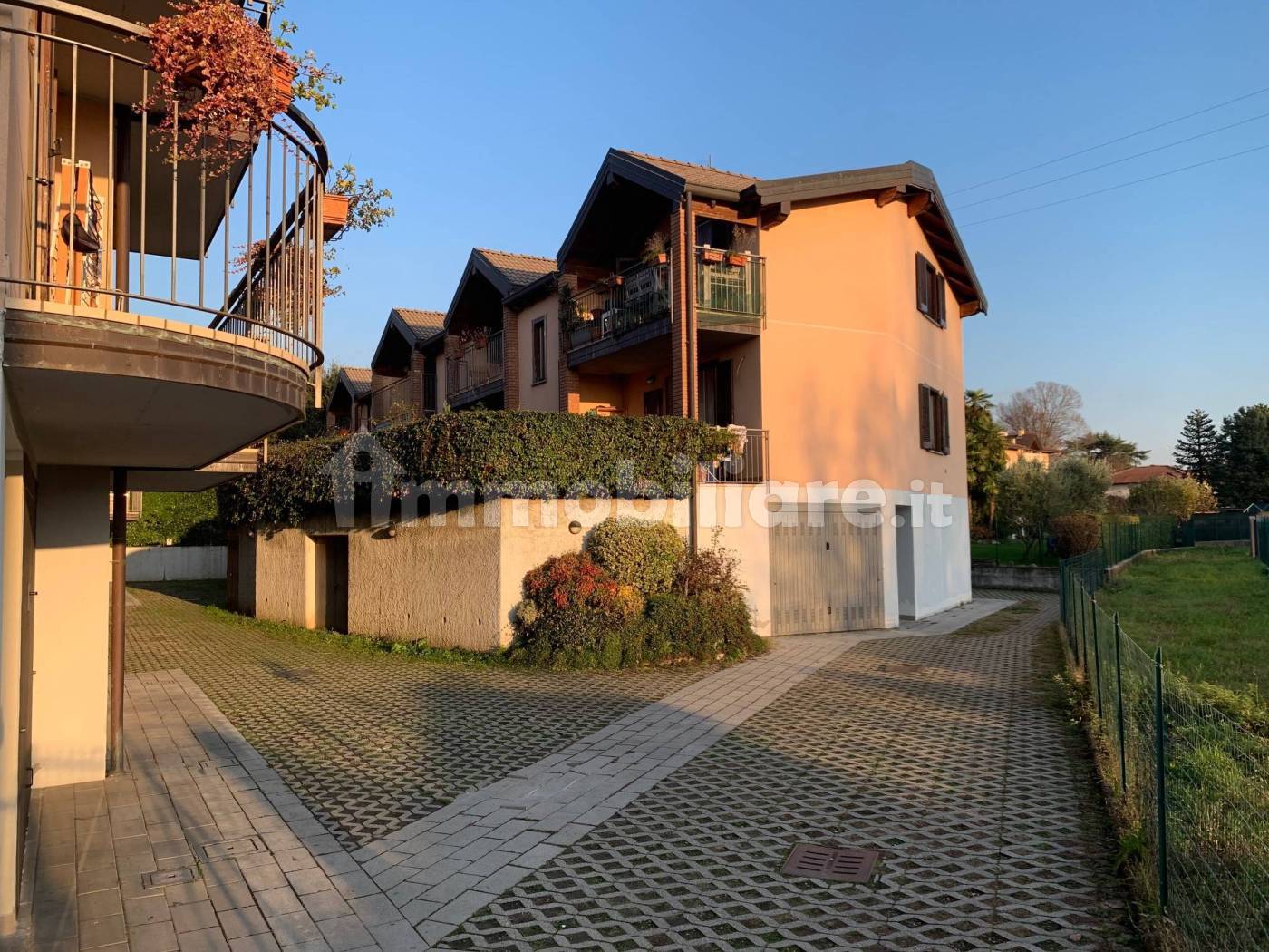 Bilocale via Giacomo Leopardi 21, Centro, Gavirate