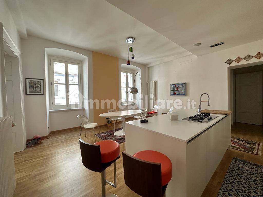 Trilocale via di Mercato Vecchio 3, Città Vecchia, Trieste