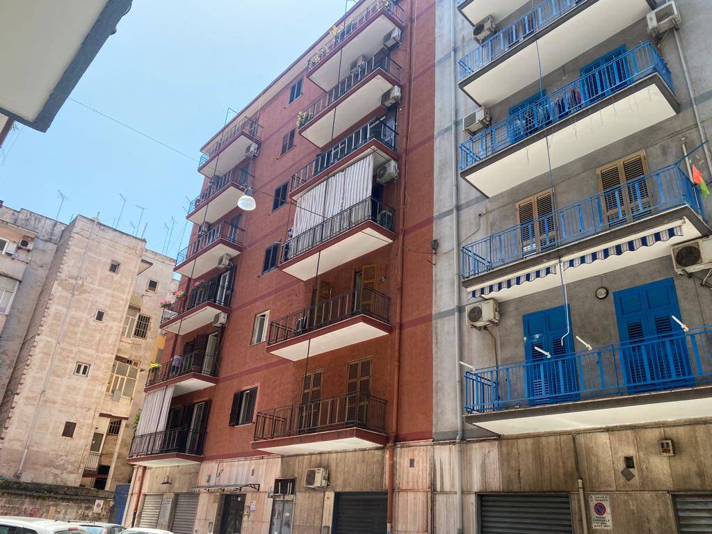 Trilocale via Ugo Foscolo 85, Tamburi - Lido Azzurro, Taranto