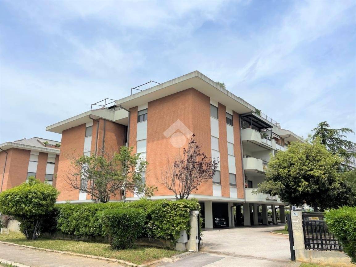 Quadrilocale via Giovanni Sgambati 1, Q4, Latina