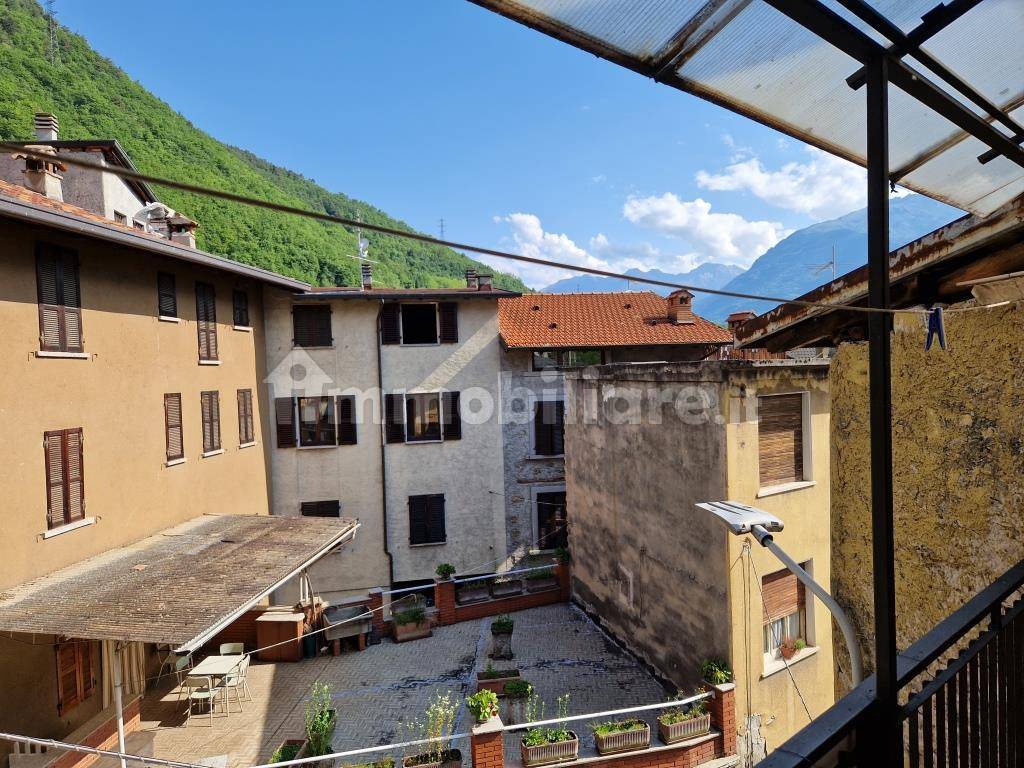 Vendita Appartamento Losine. Trilocale in via Vittorio Emanuele. Buono ...