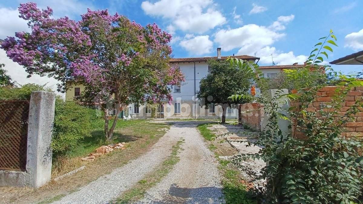 Trilocale via Arturo Zardini, Via Cividale, Udine