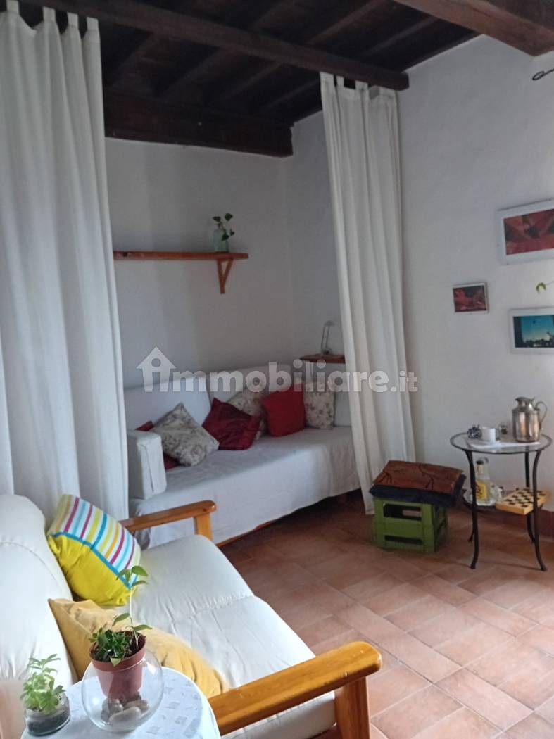 Trilocale via Castel di Dentro 6, Toffia