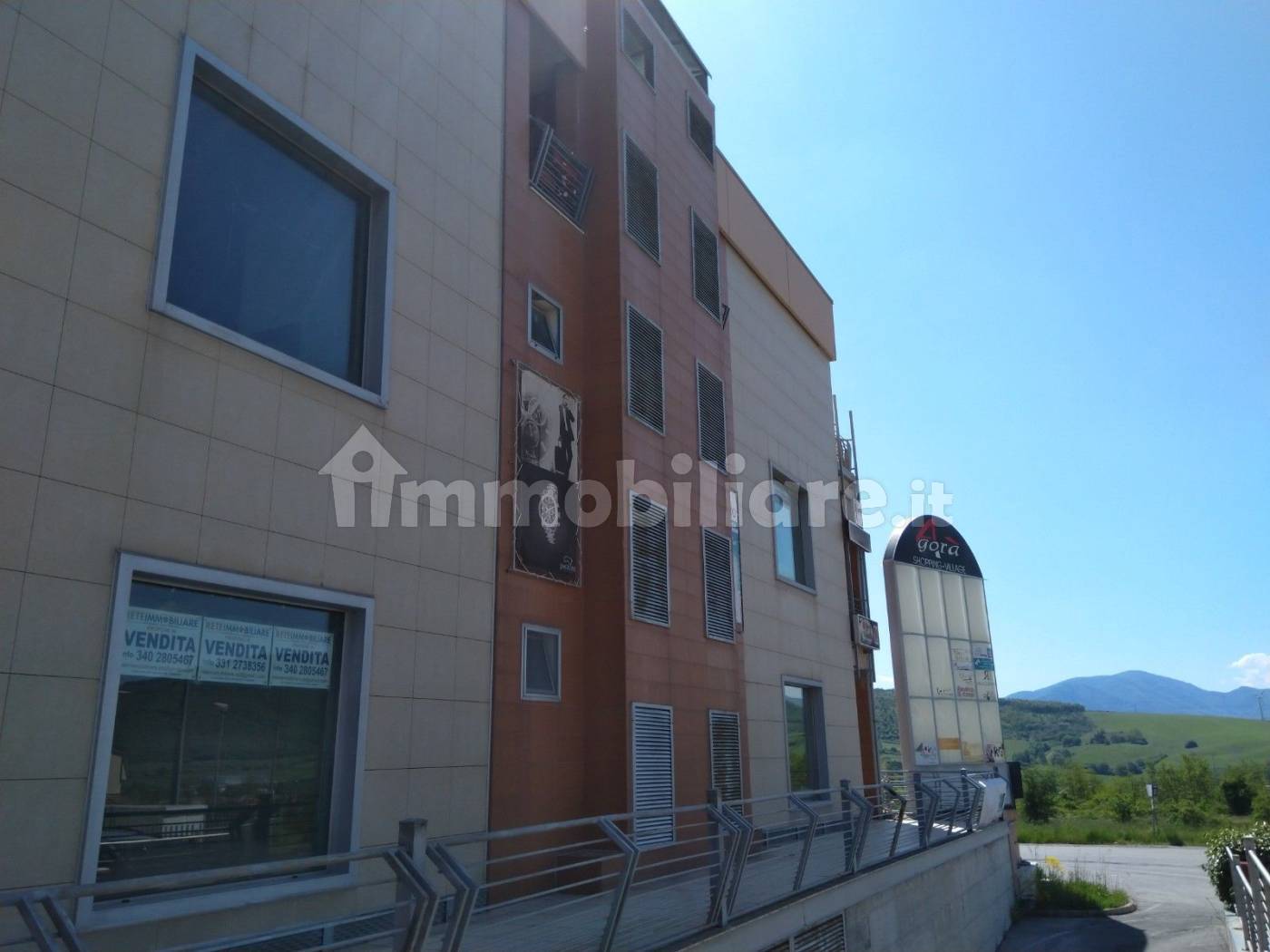 Locale commerciale in Vendita