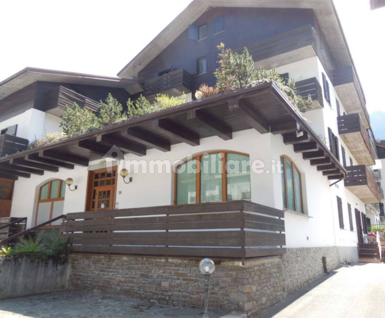 Locale commerciale in Vendita