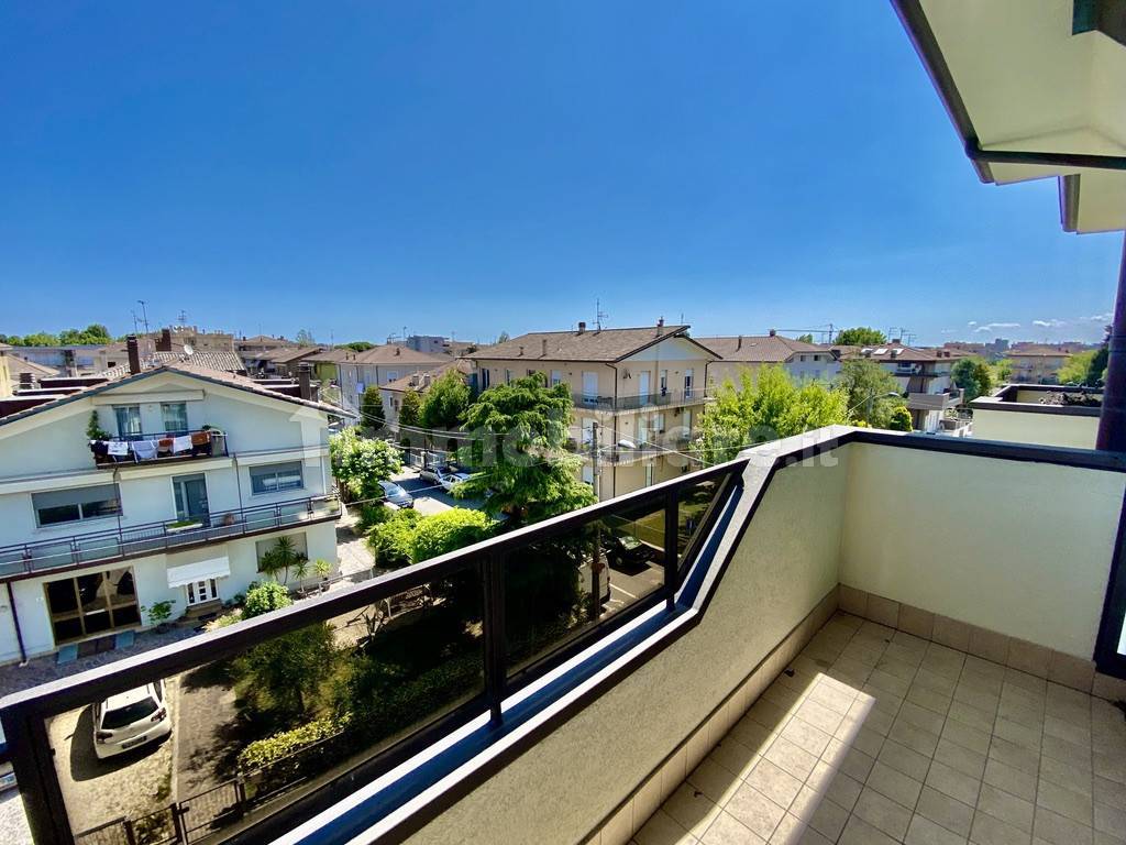 Quadrilocale ottimo stato, terzo piano, Bellariva, Rimini