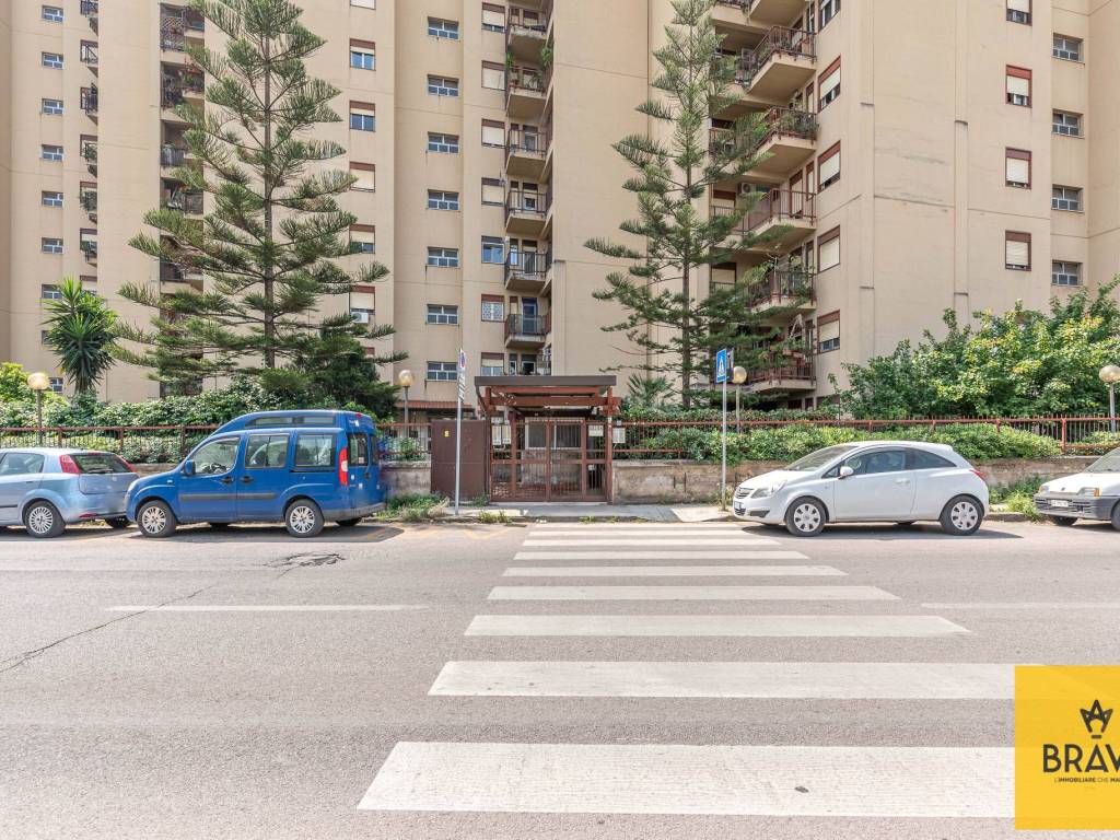 Vendita Appartamento in viale Nicolò Azoti. Palermo. Buono stato, nono ...