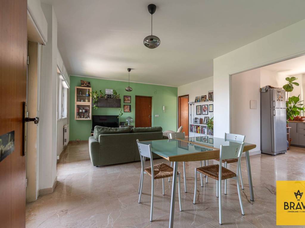 Vendita Appartamento in viale Nicolò Azoti. Palermo. Buono stato, nono ...