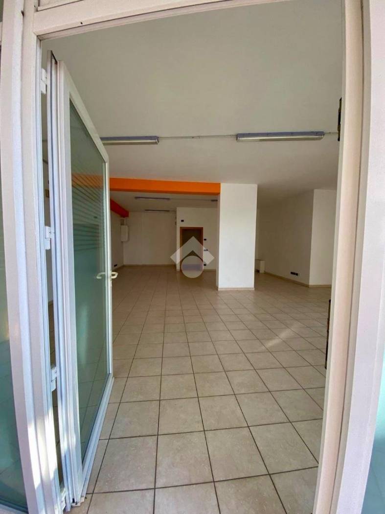 Locale commerciale in Vendita