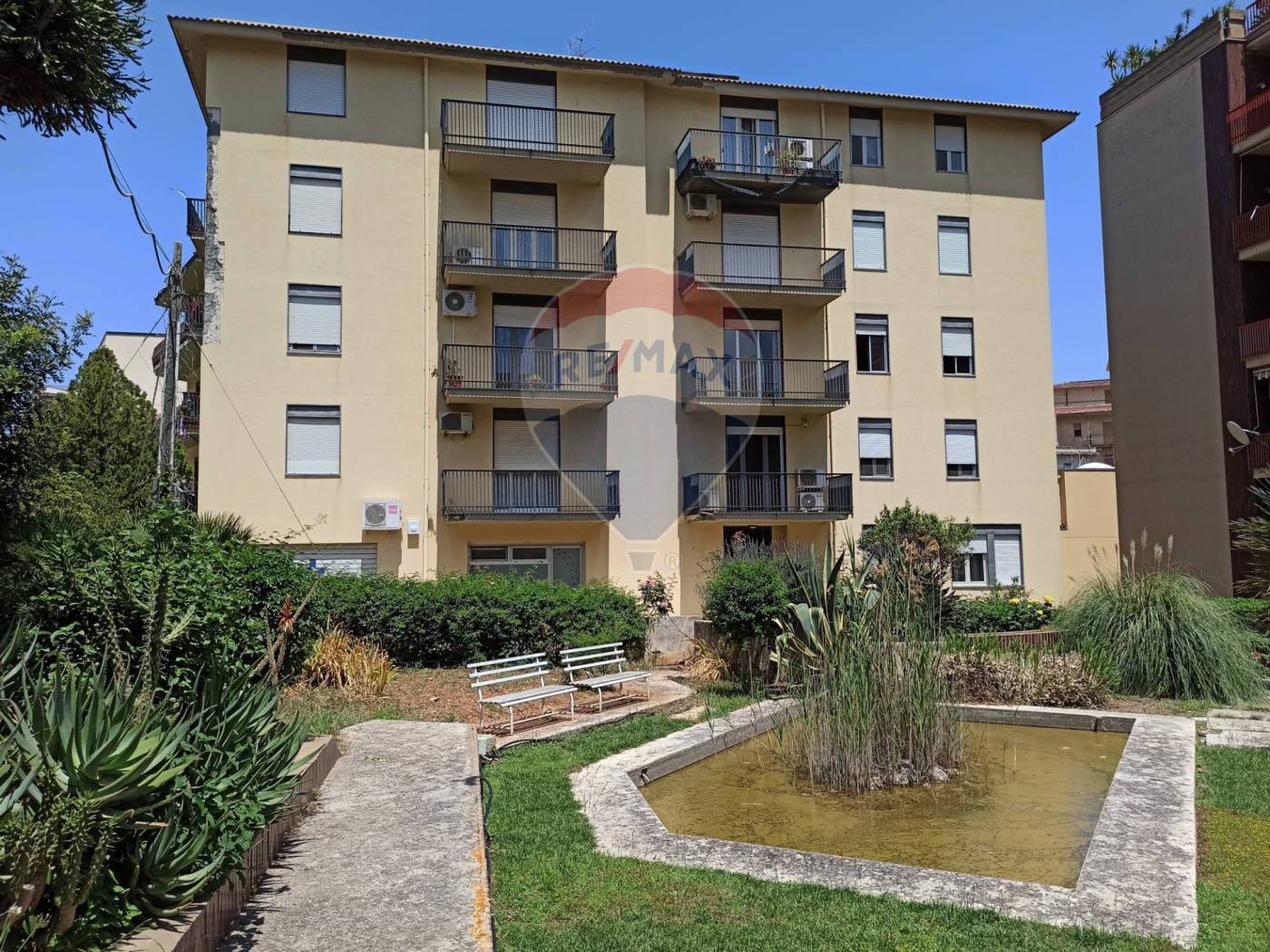 Quadrilocale via Francesco Crispi 95, Centro, Castellammare del Golfo