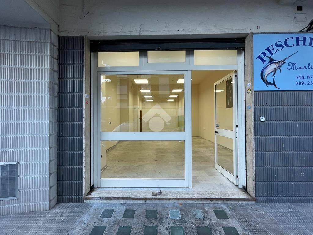 Locale commerciale in Vendita