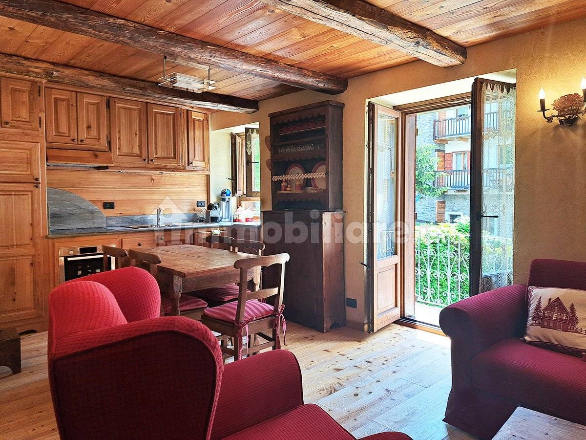 Trilocale via Guglielmo Marconi, Centro, Courmayeur