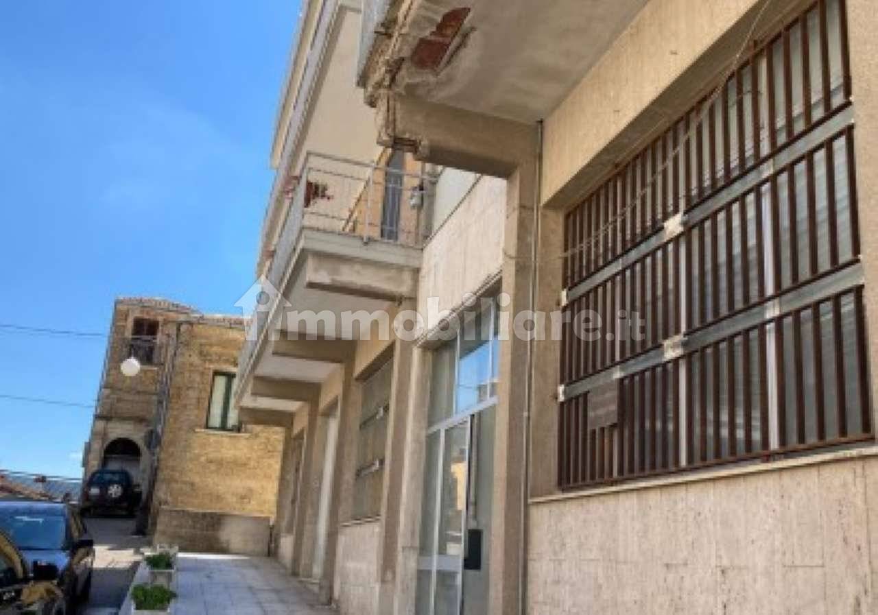 Locale commerciale in Vendita