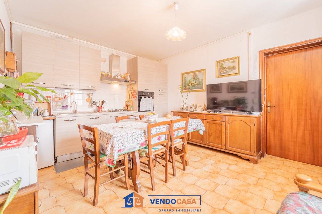 Trilocale via Torre Vecchia 53, Mirteto, Massa