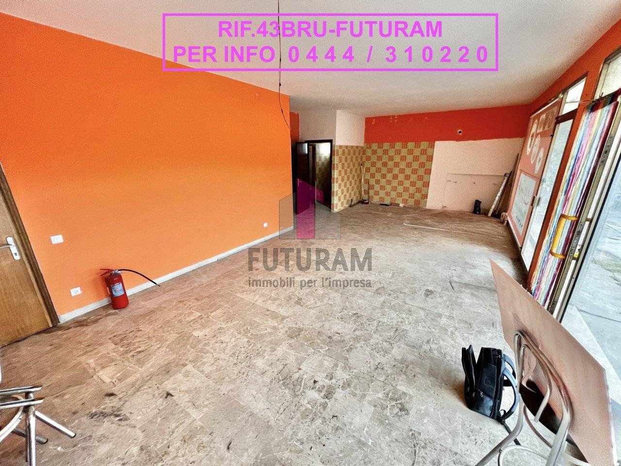 Locale commerciale in Vendita