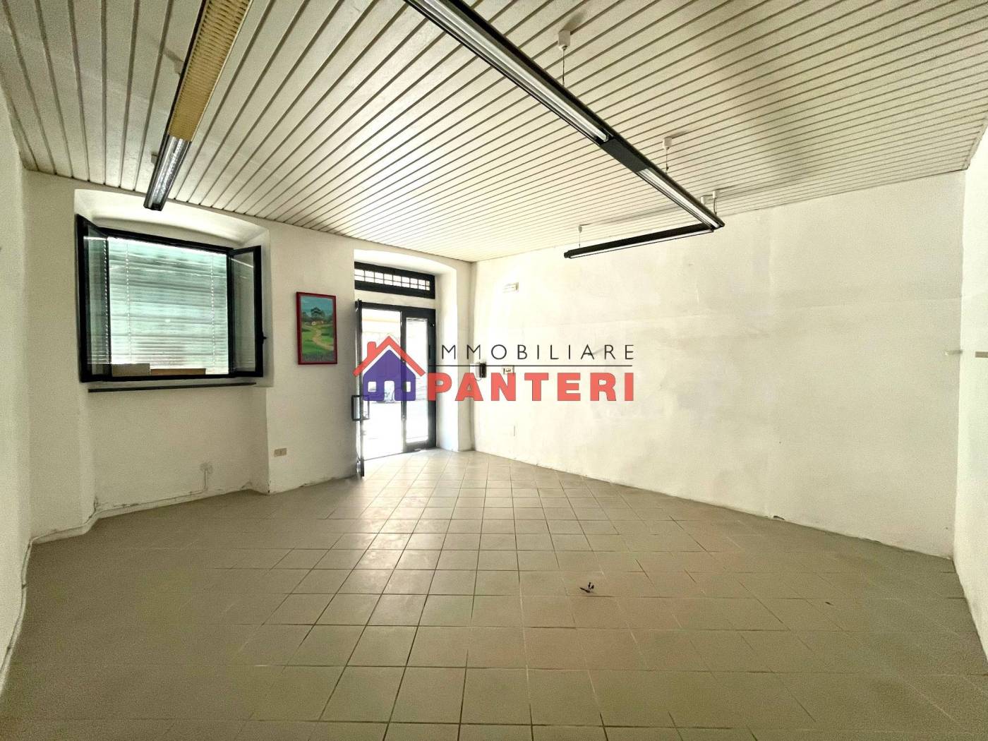 Locale commerciale in Vendita