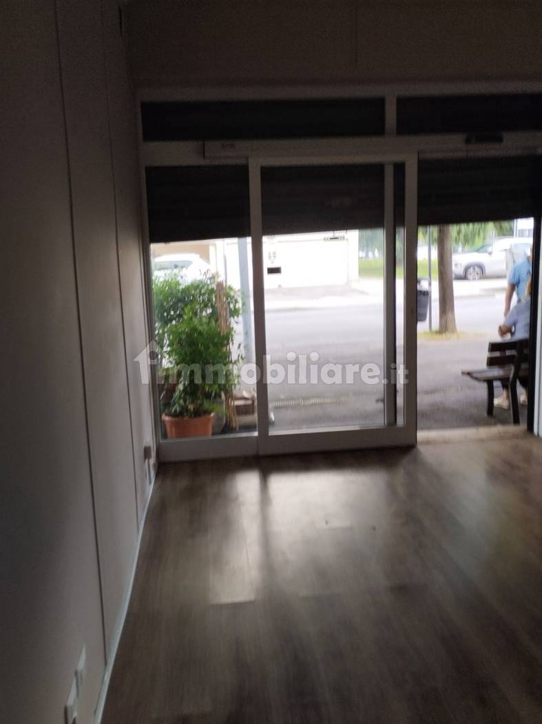 Locale commerciale in Vendita