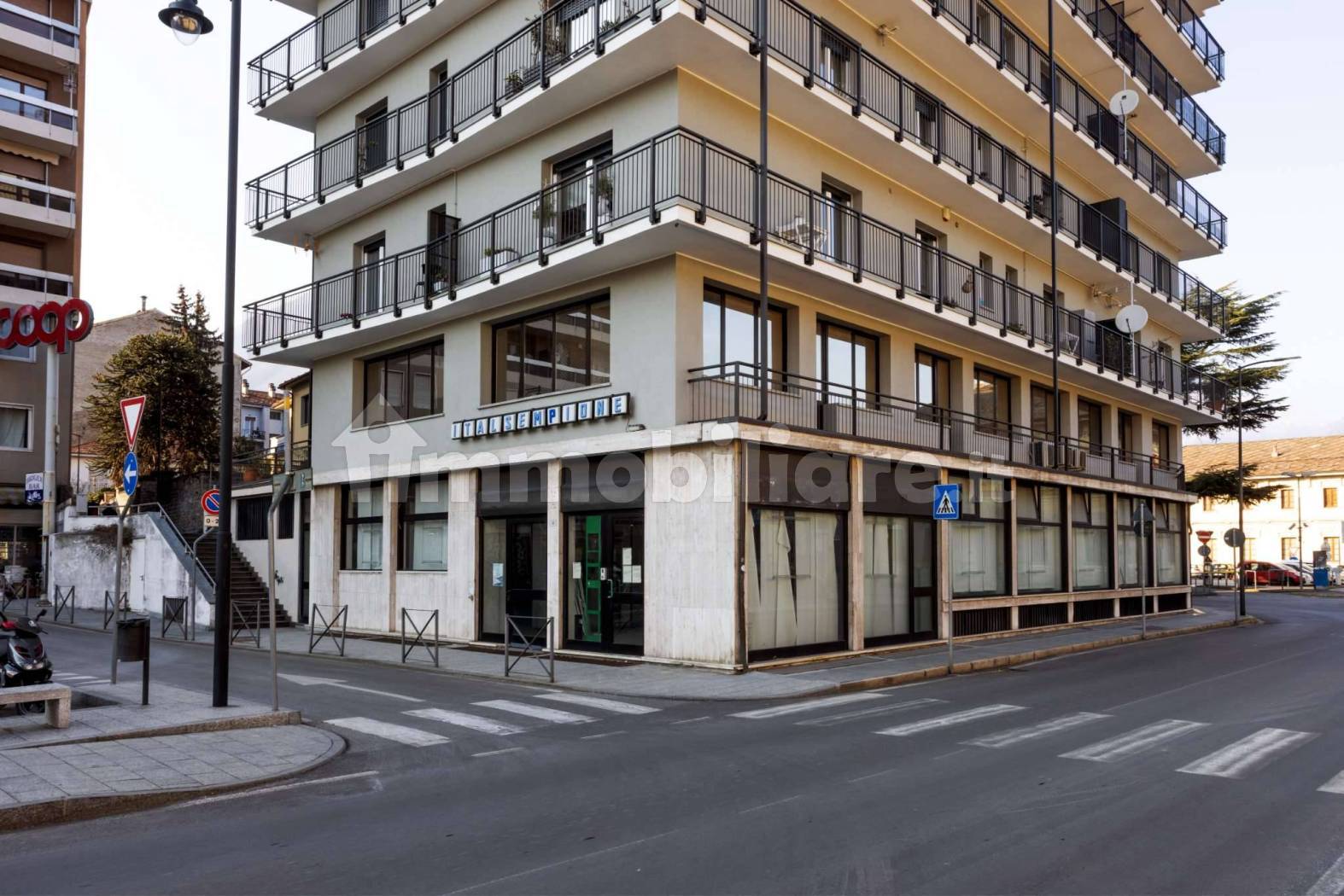 Locale commerciale in Vendita