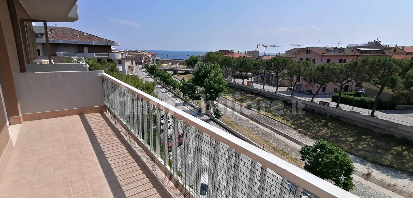 Quadrilocale da ristrutturare, terzo piano, Cupra Marittima