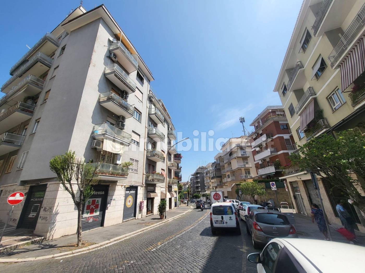 Locale commerciale in Vendita