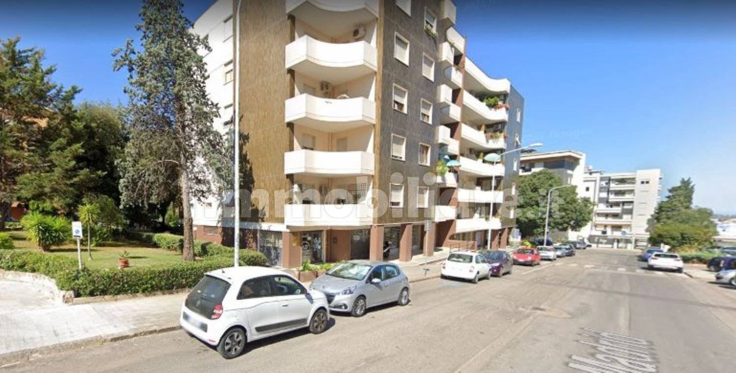 Locale commerciale in Vendita