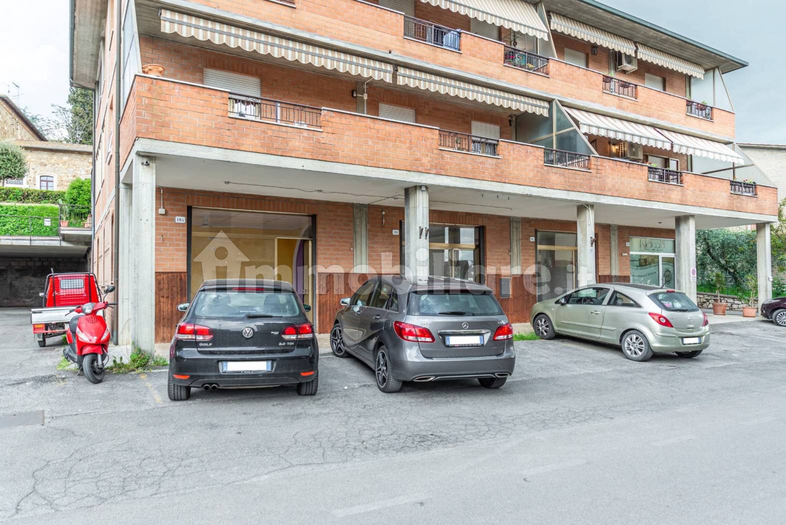 Locale commerciale in Vendita