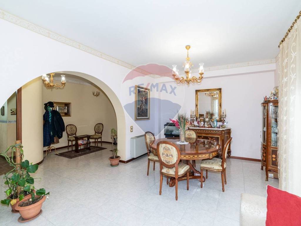 Vendita Appartamento Belpasso. Buono stato, piano rialzato, con balcone ...