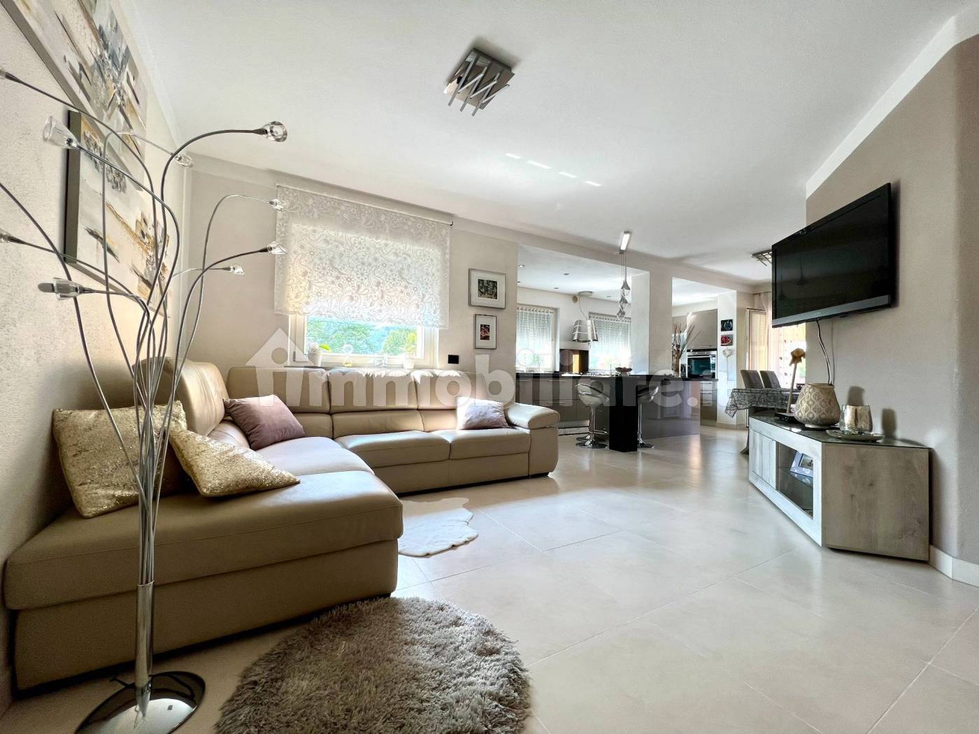 Trilocale regione Borgnalle 1/D, Centro, Aosta