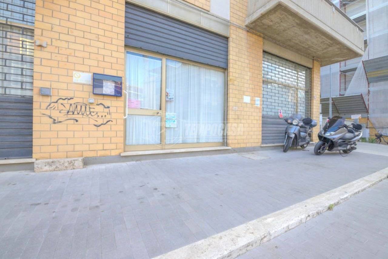 Locale commerciale in Vendita