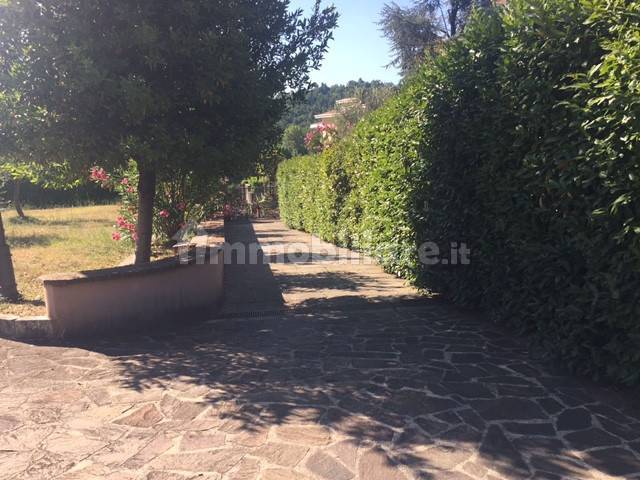 Vendita Villa bifamiliare in via Castelmassimo Veroli. Buono stato ...