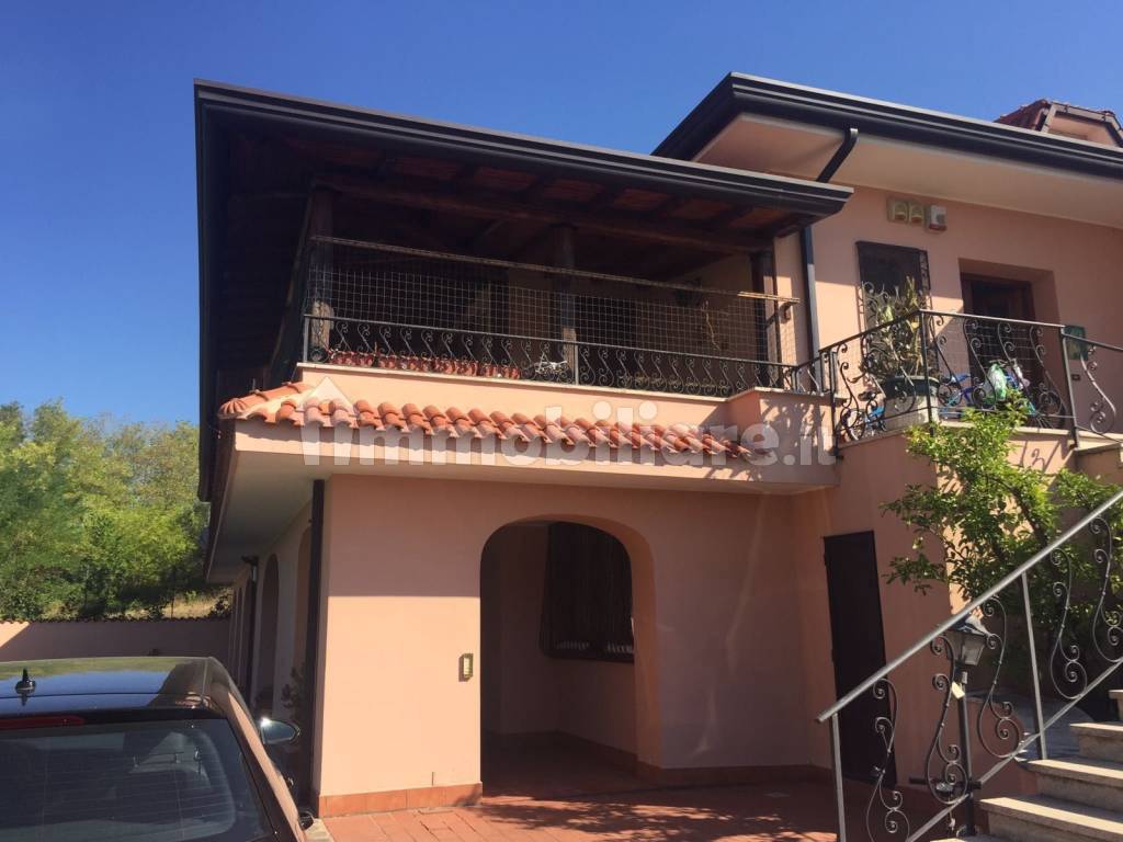 Vendita Villa bifamiliare in via Castelmassimo Veroli. Buono stato ...