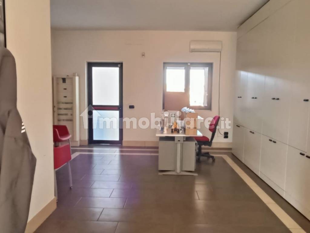 Capannone via degli Orafi 13, Modugno, Rif. 103750170 - Immobiliare.it