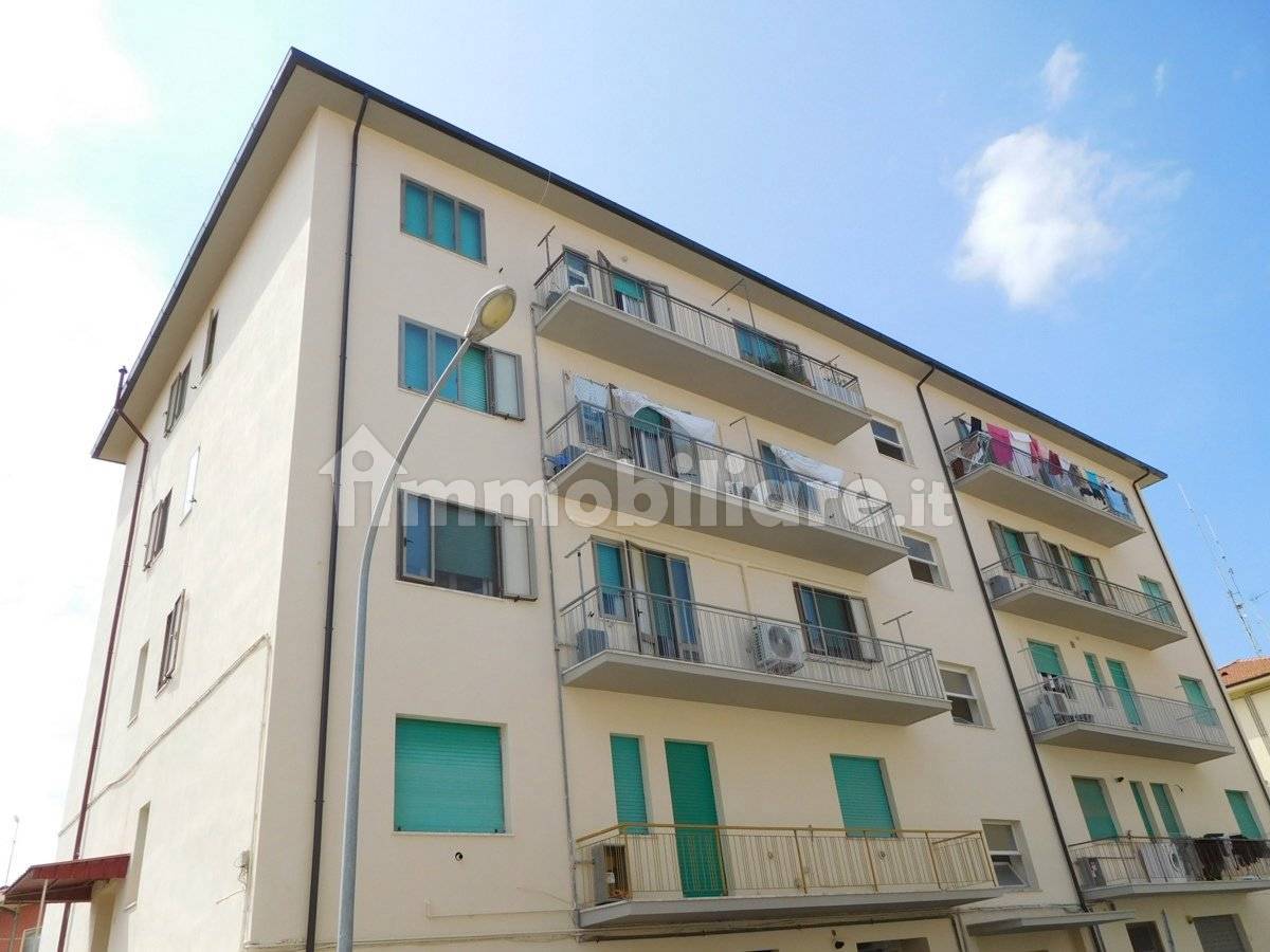 Trilocale via Vincenzo Bellini 6, Cecina Centro, Cecina