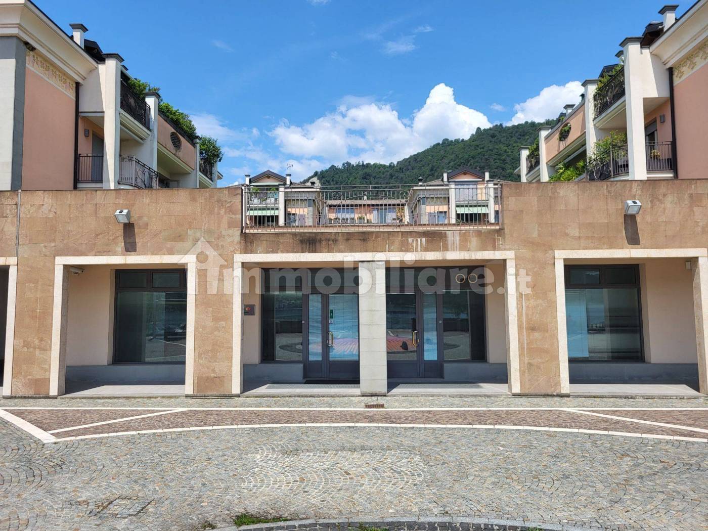 Locale commerciale in Vendita