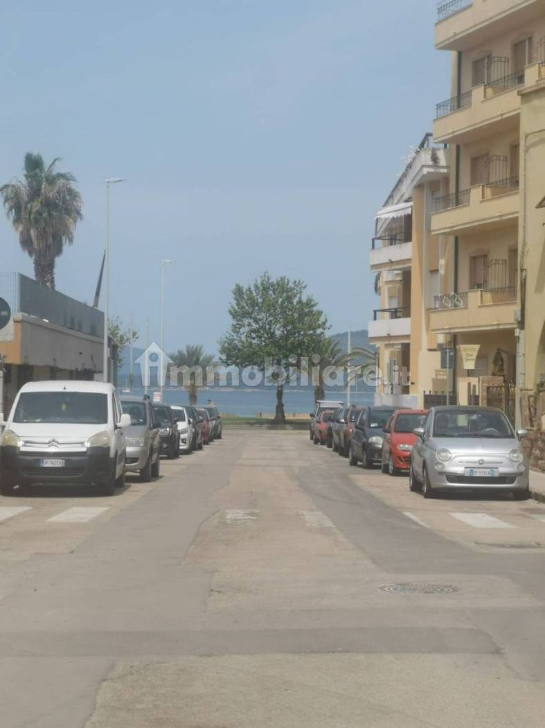 Locale commerciale in Vendita