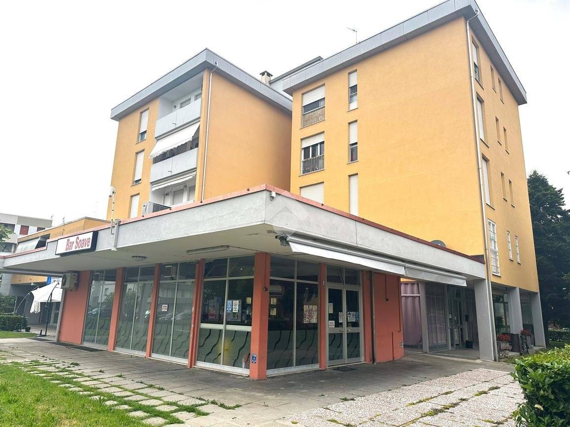 Locale commerciale in Vendita