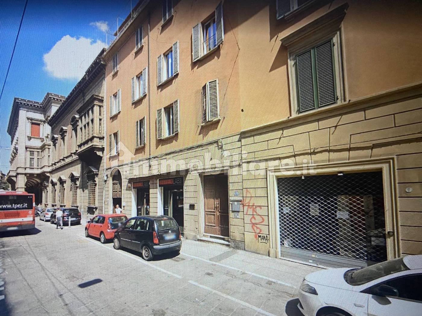Locale commerciale in Vendita