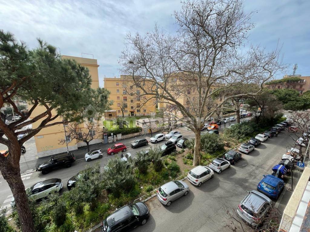 Vendita Appartamento Roma. Trilocale in via Capo Palinuro. Da ...