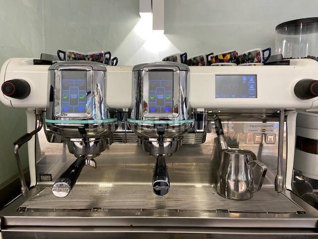 Bar con laboratorio in Vendita